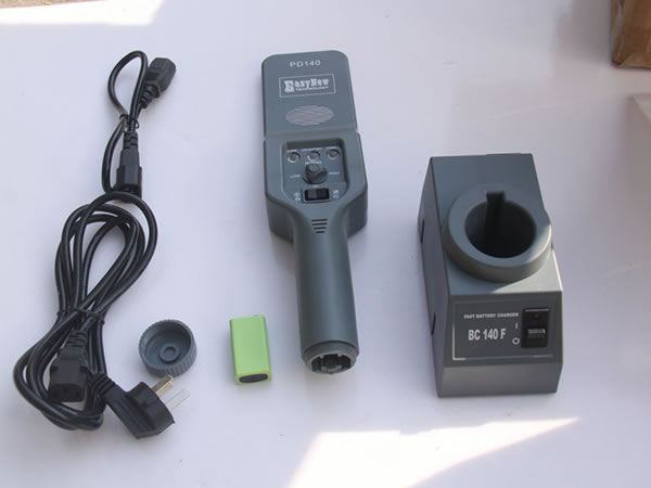 Ручной металлоискатель с беспроводной зарядкой | Ручной металлоискатель ...